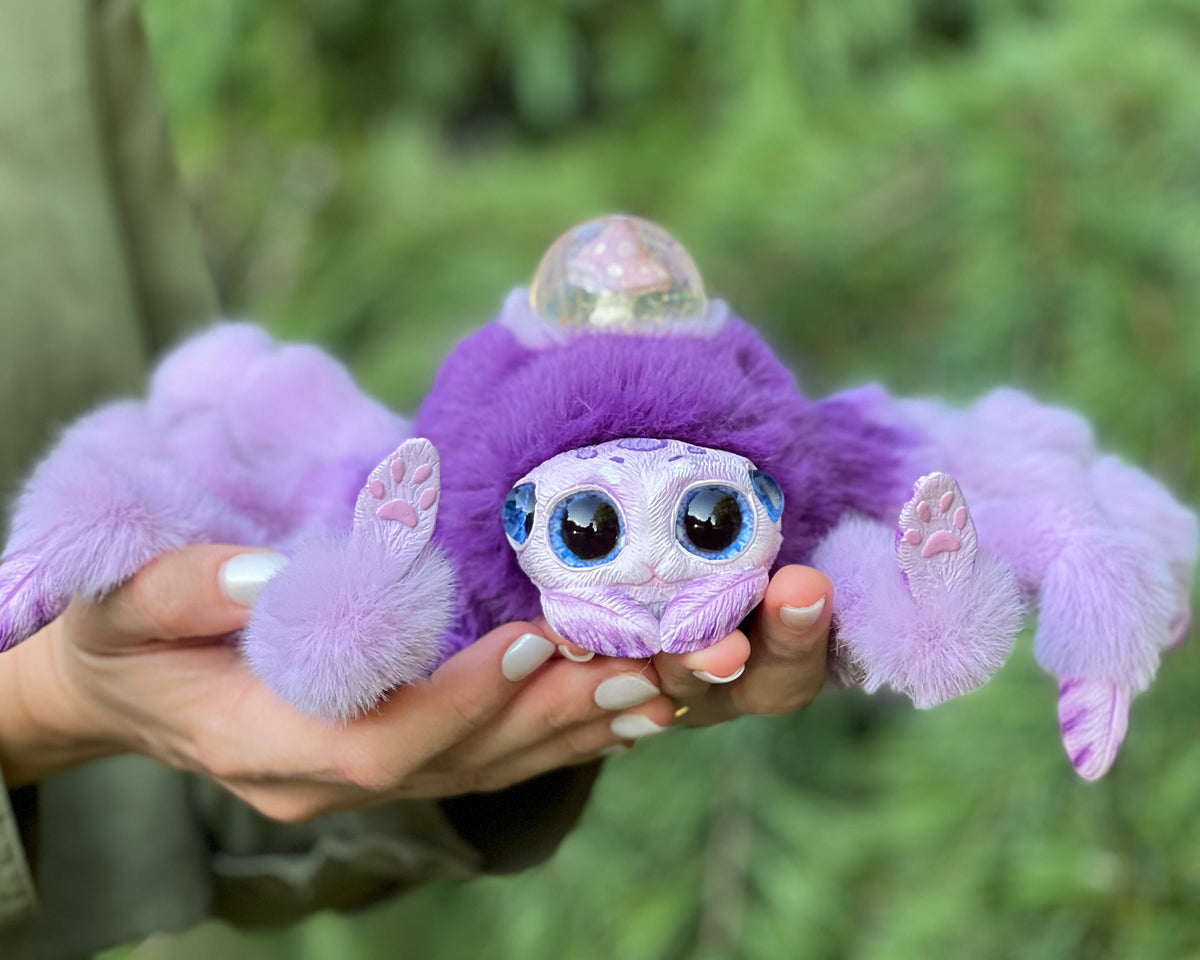 Violet flower spider – Gift of Mercury