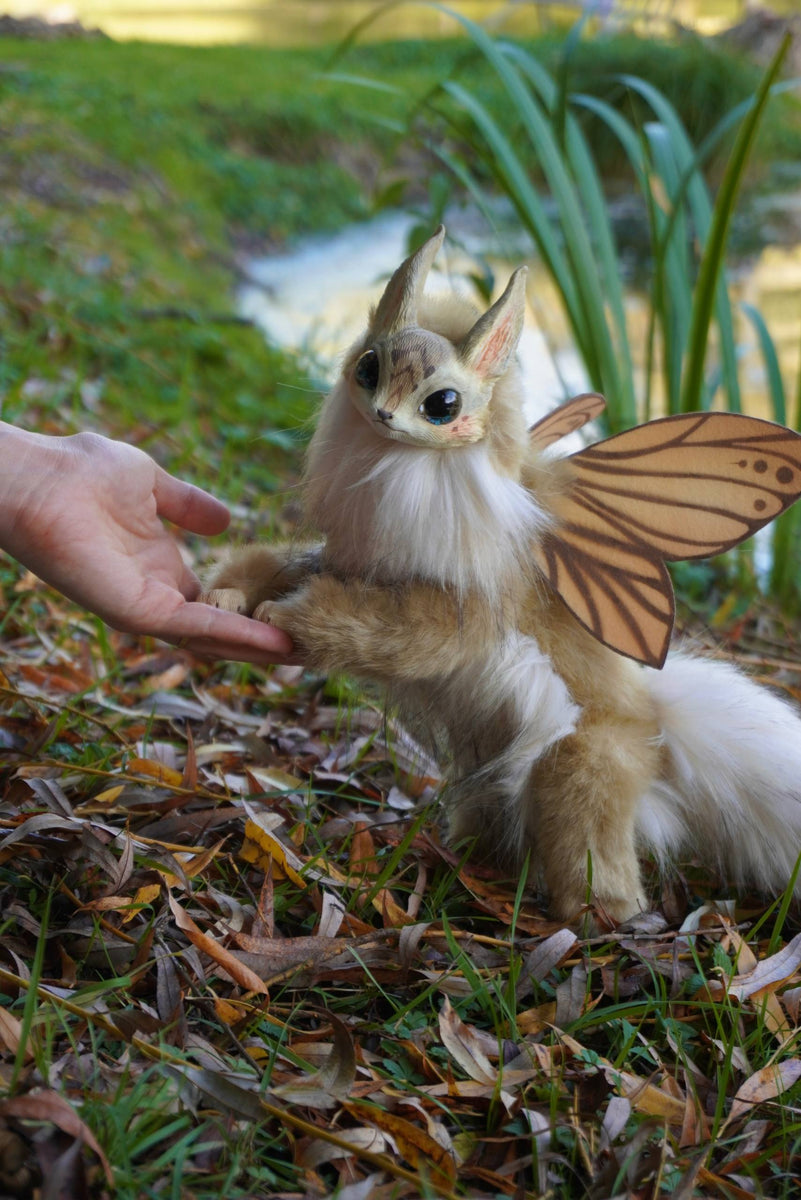 Moth-cat– Beige – Gift of Mercury